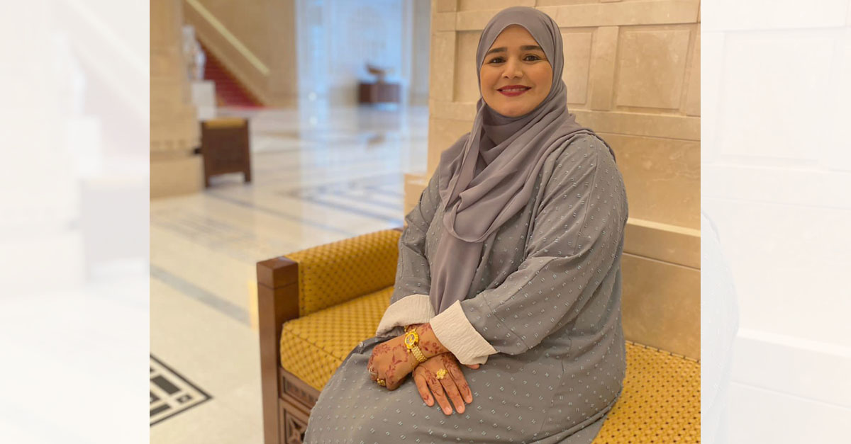 A spices magician: Badriya Al-Hodar - Black & White Oman