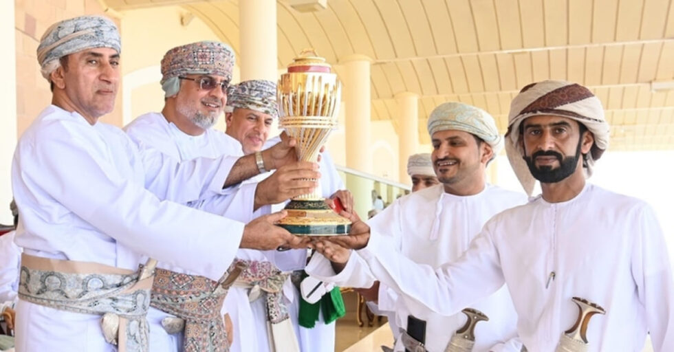 Royal Camel Corps She-camel Rahya Wins HM The Sultan’s Cup - Black ...