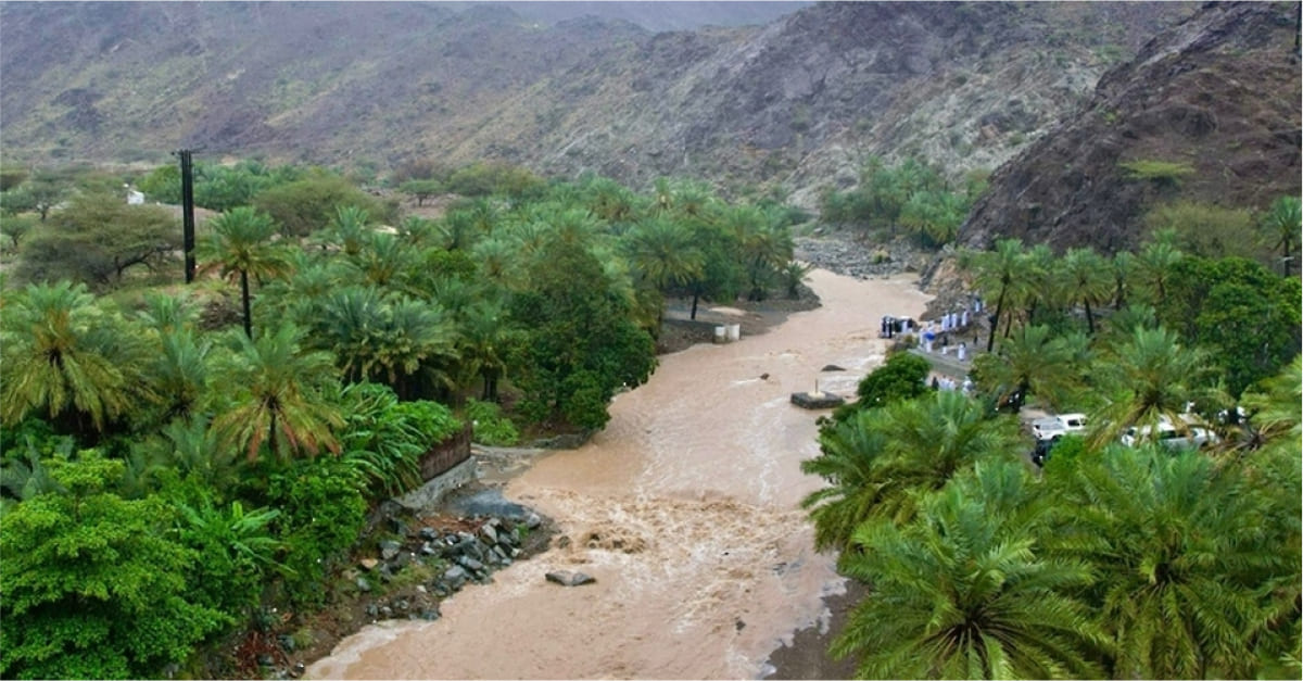 CAA issues weather alert (4) on heavy rainfall - Black & White Oman