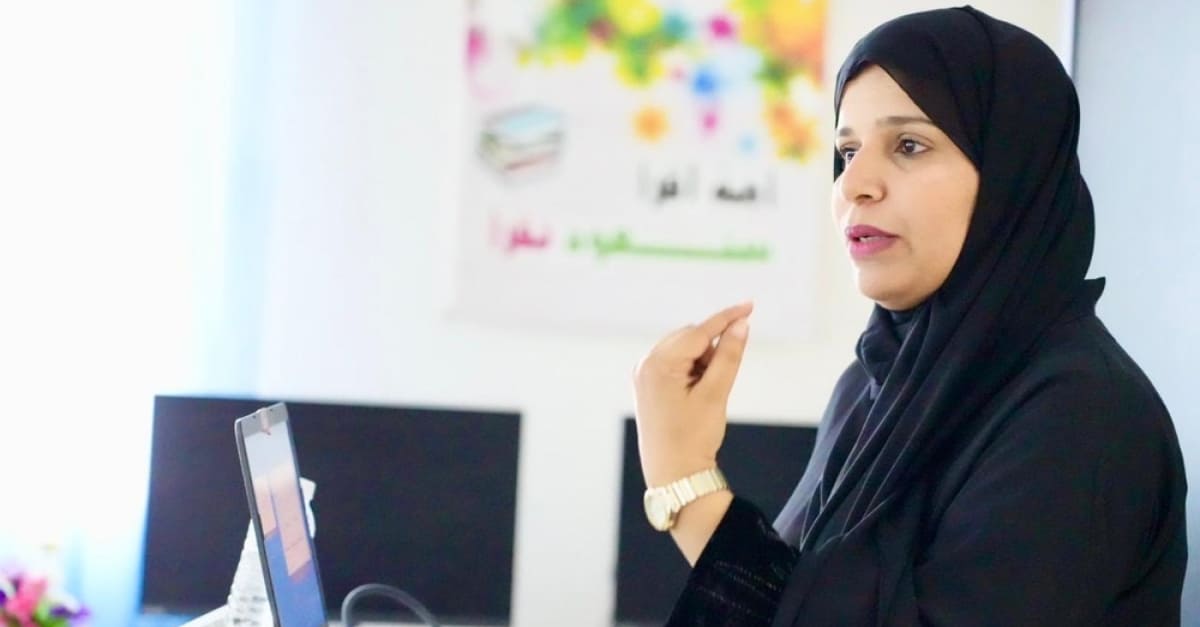 Omani researcher wins ALECSO Innovation Award - Black & White Oman