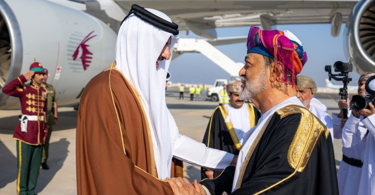 Emir of Qatar arrives in Oman - Black & White Oman